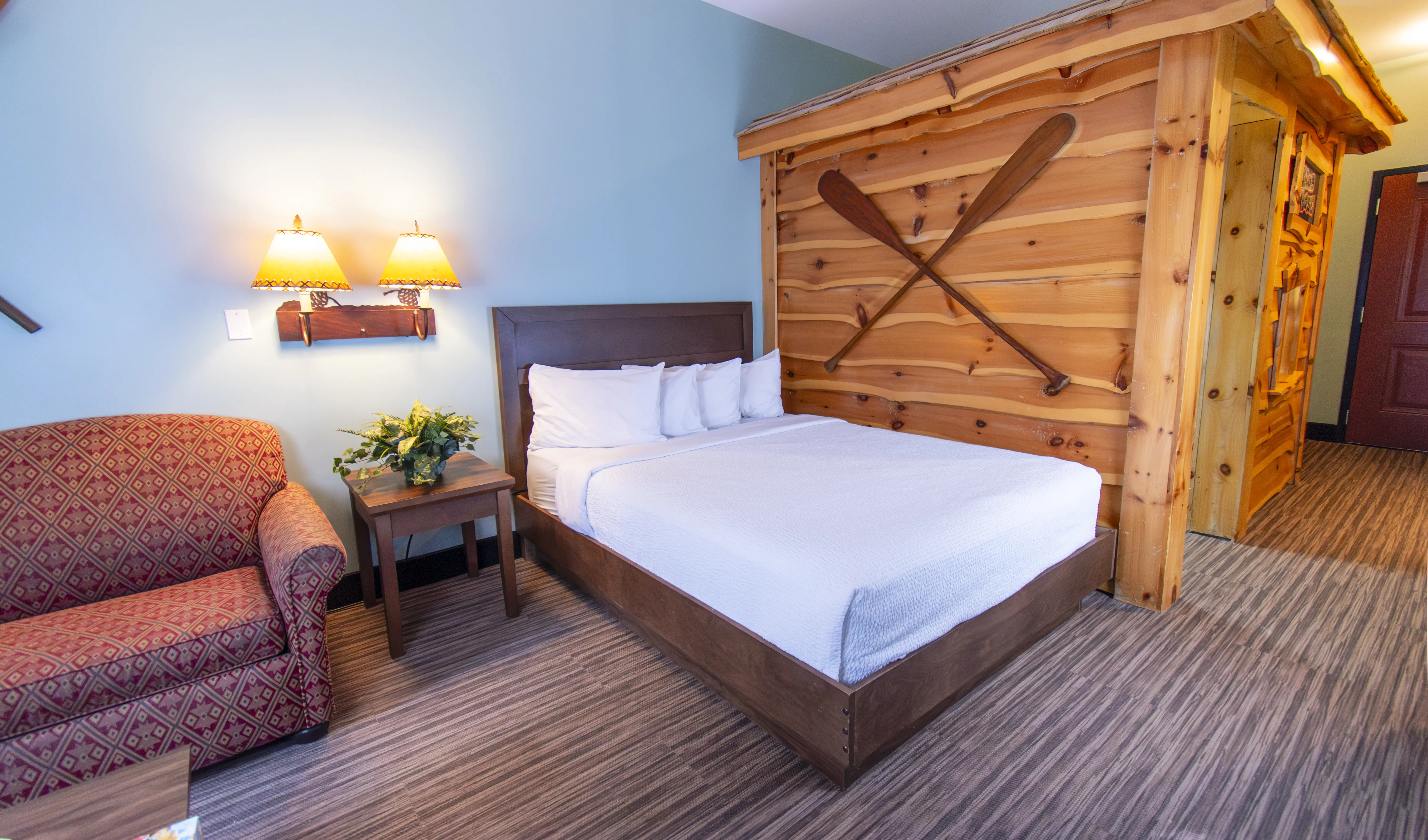 Rooms & Suites - Six Flags Great Escape Lodge